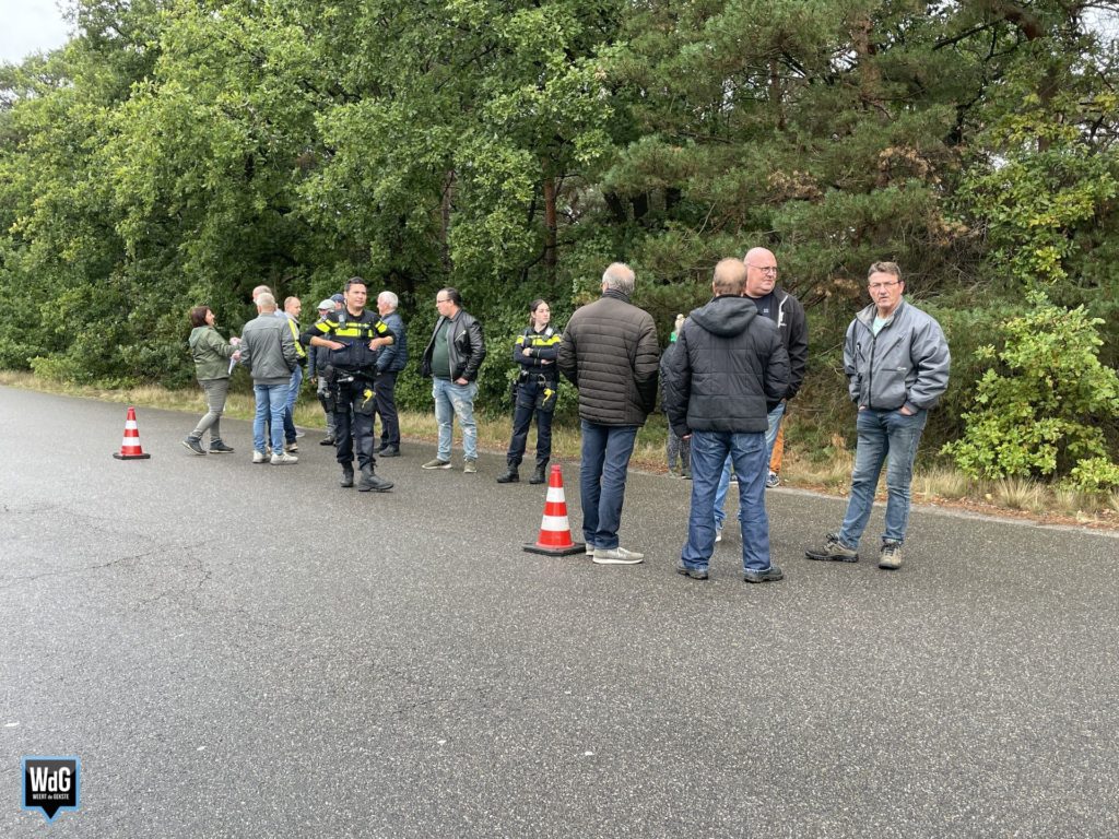 Demonstratie bij AZC in Budel: 'Stop de overlast'