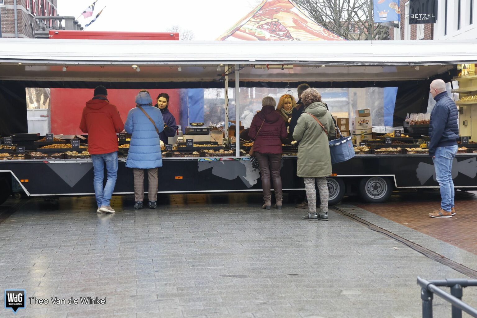 Warme snacks in trek tijdens weekmarkt