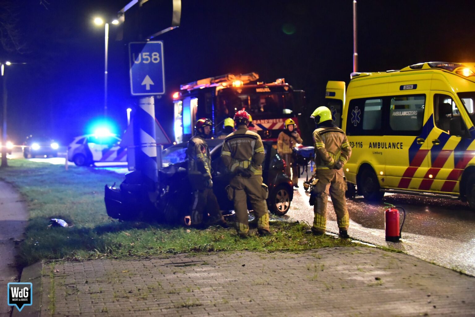 Auto botst tegen bewegwijzering in Meijel