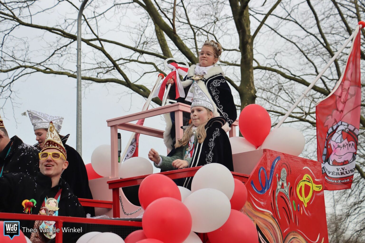 Veel bekijks voor gezamenlijke optocht Vêrkusköp en Dröppelkes