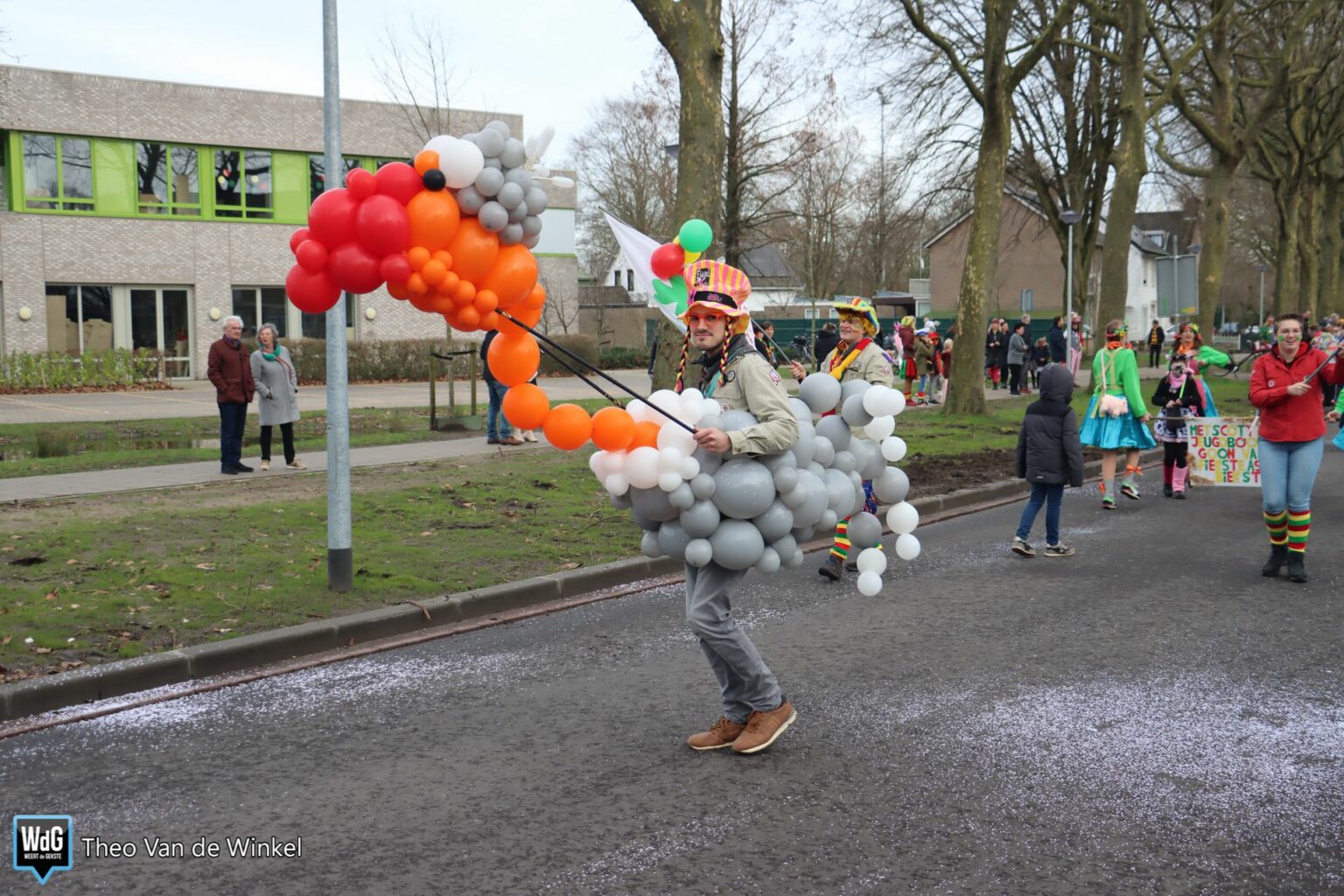Veel bekijks voor gezamenlijke optocht Vêrkusköp en Dröppelkes