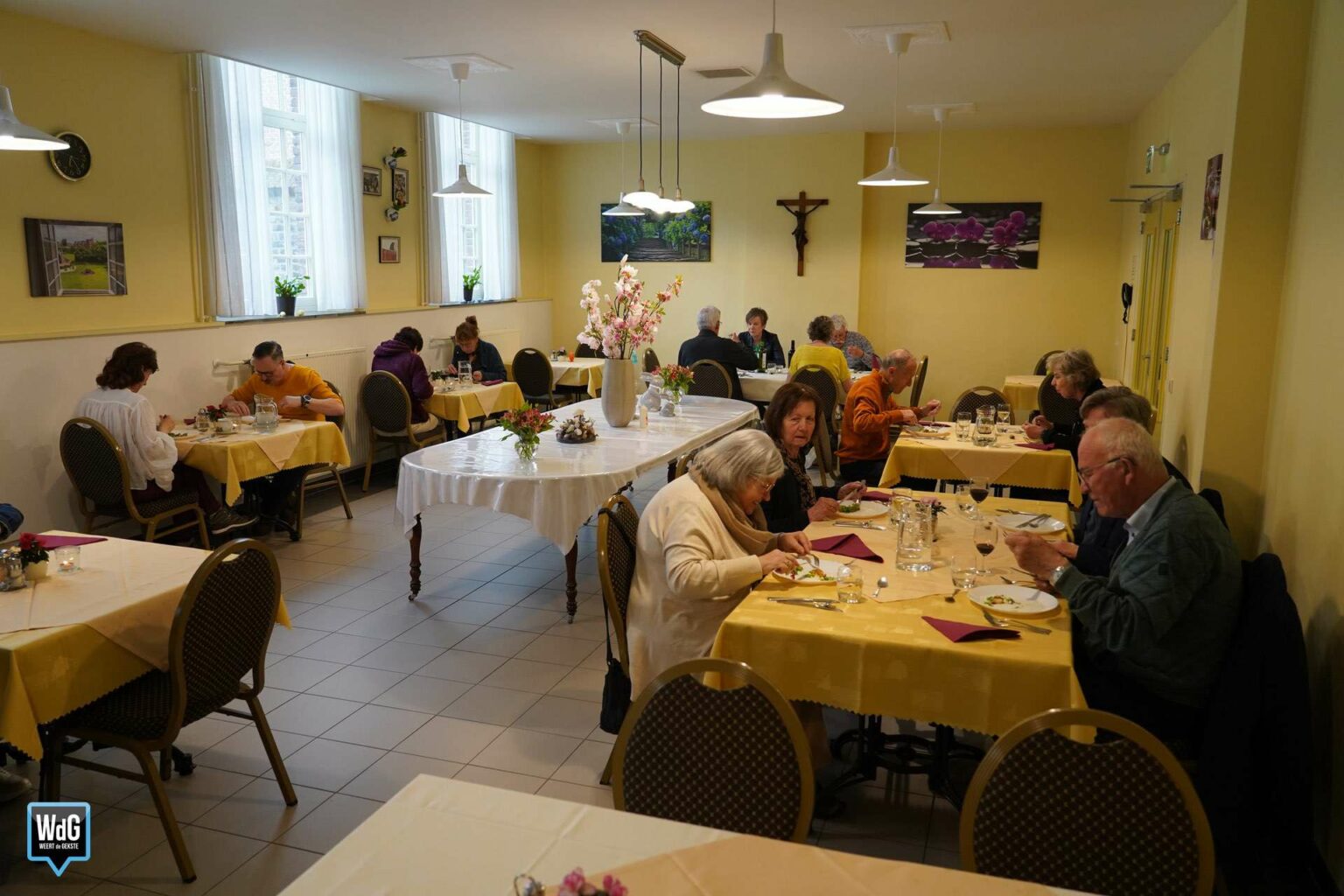 Zusters Birgittinessen koken voor onderhoud van het klooster