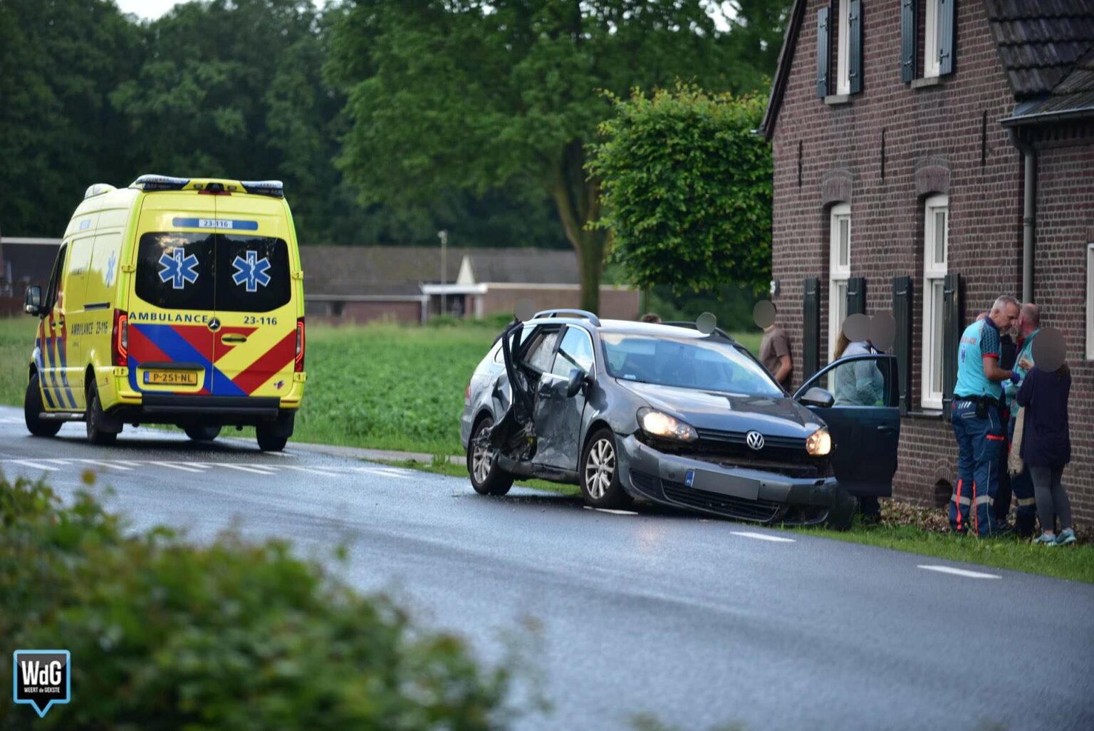 Auto gaat er vandoor na botsing op T-splitsing in Meijel