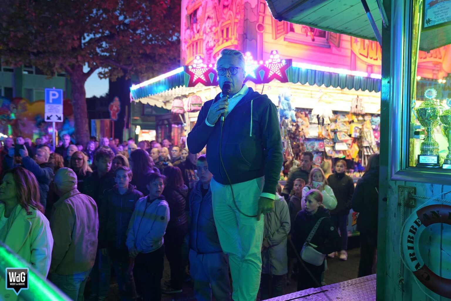 Twee minuten stilte op kermis voor overleden Hans van Tol jr.