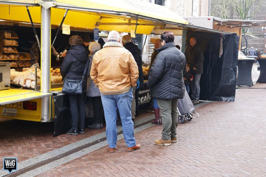 Eerste weekmarkt van het jaar in beeld