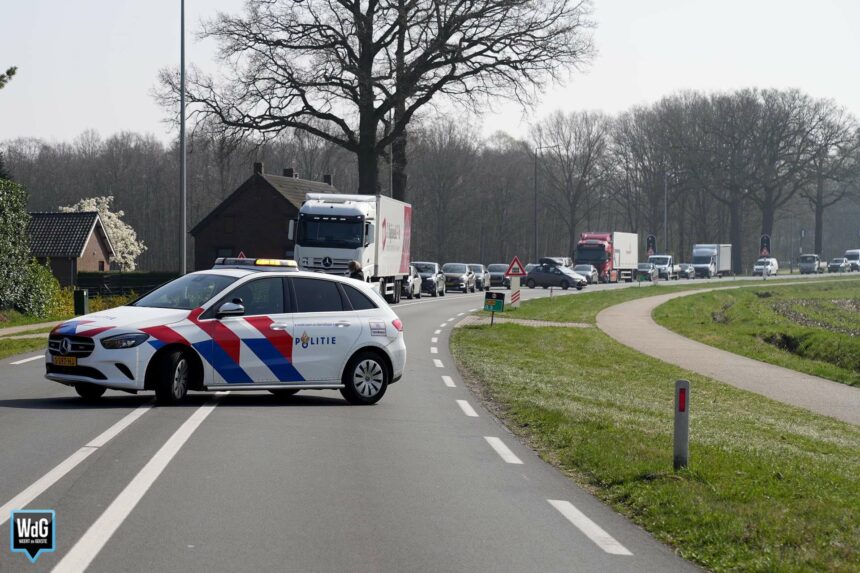 Roermondseweg tijdelijk afgesloten vanwege ernstig ongeval