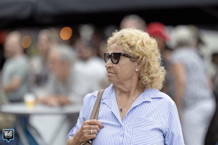 Gezellige drukte bij De Vrienden van Weert Live op de Markt