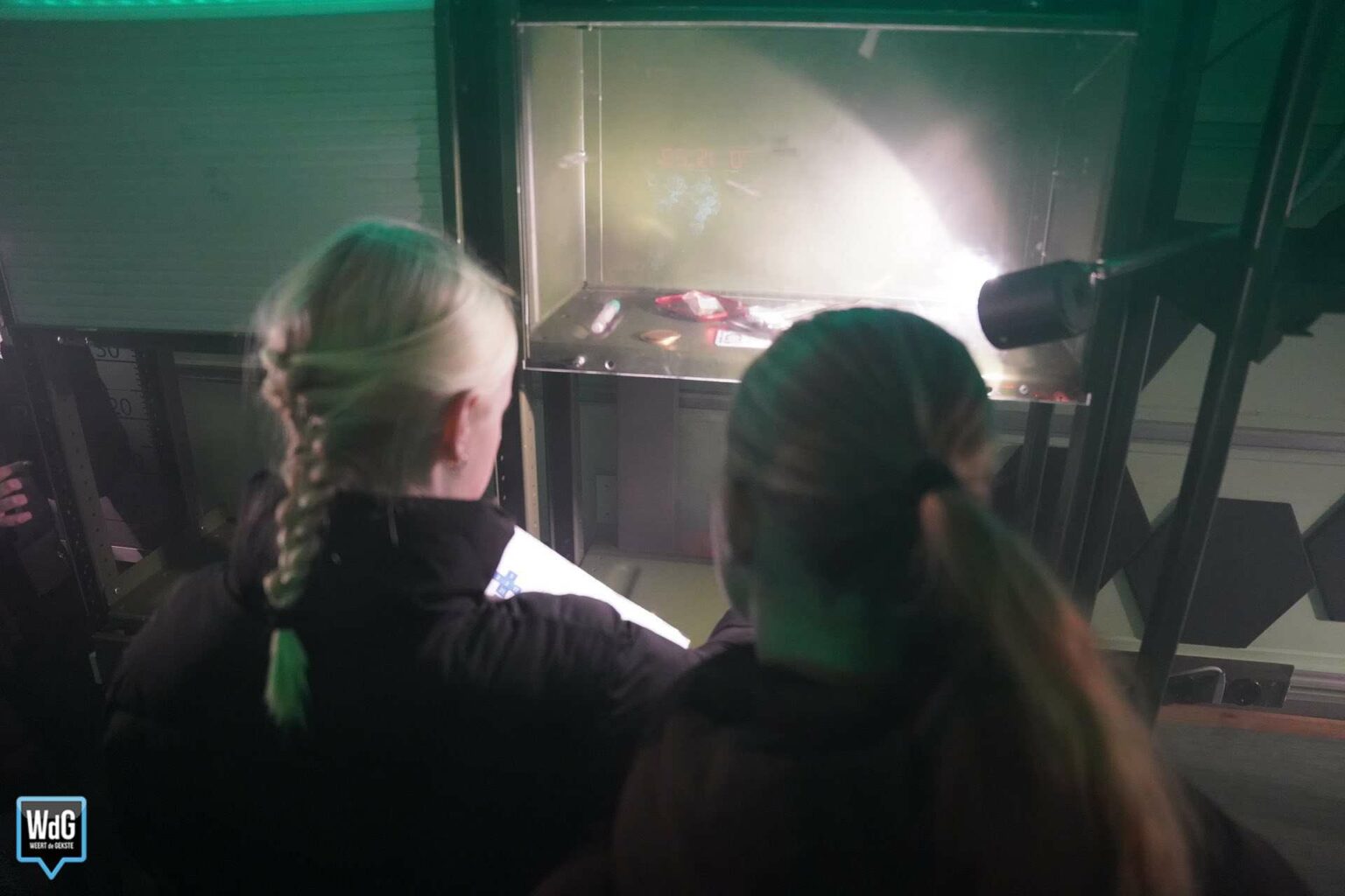 Escapebus van politie trekt veel enthousiaste jongeren