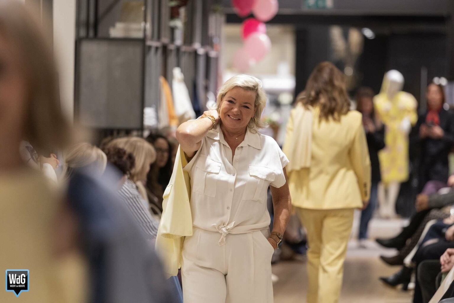 Feestelijke modeshow bij Cramers van Asten viert 20 jaar damesmode